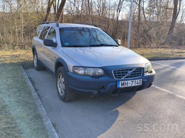 Pelēks Volvo XC70 2003 Rīga, ar dzinēja tilpumu 2.40 L un nobraukumu 443 tūkst. km par 2850 €, foto 1 vietnē AUTOMOTO.COM.LV