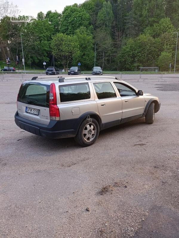 Grey Volvo XC70 2003 in Vilnius, with an engine capacity of 2.40 L and mileage of 405 thousand km for 1250 €, photo 7 on AUTOMOTO.COM.LV