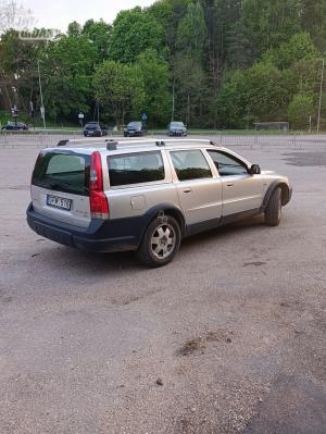Grey Volvo XC70 2003 in Vilnius, with an engine capacity of 2.40 L and mileage of 405 thousand km for 1250 €, photo 8 on AUTOMOTO.COM.LV