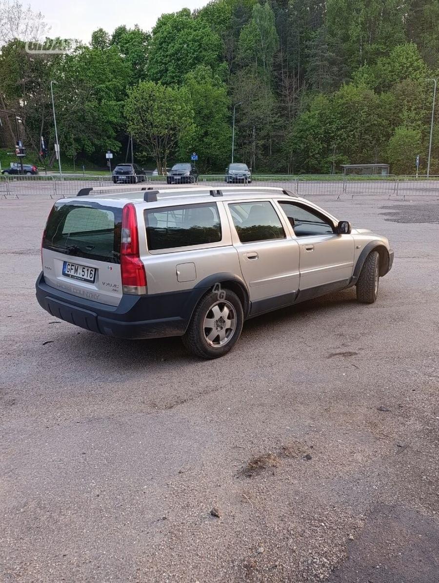 Grey Volvo XC70 2003 in Vilnius, with an engine capacity of 2.40 L and mileage of 405 thousand km for 1250 €, photo 8 on AUTOMOTO.COM.LV