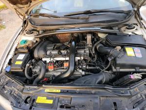 Grey Volvo XC70 2003 in Vilnius, with an engine capacity of 2.40 L and mileage of 405 thousand km for 1250 €, photo 12 on AUTOMOTO.COM.LV