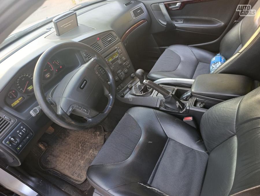 Grey Volvo XC70 2003 in Vilnius, with an engine capacity of 2.40 L and mileage of 405 thousand km for 1250 €, photo 13 on AUTOMOTO.COM.LV