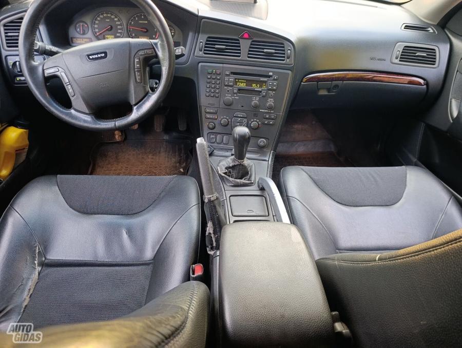 Grey Volvo XC70 2003 in Vilnius, with an engine capacity of 2.40 L and mileage of 405 thousand km for 1250 €, photo 14 on AUTOMOTO.COM.LV