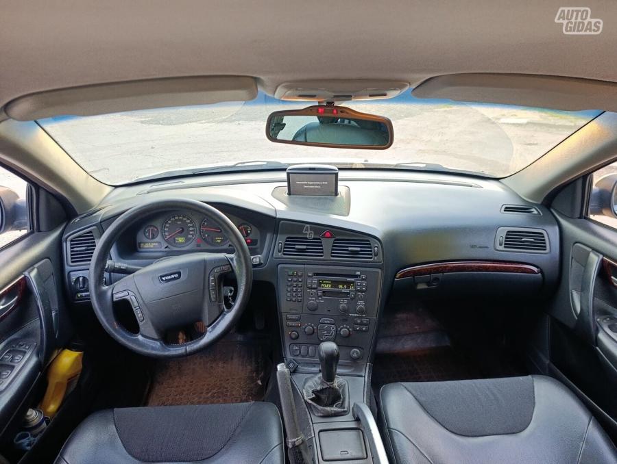 Grey Volvo XC70 2003 in Vilnius, with an engine capacity of 2.40 L and mileage of 405 thousand km for 1250 €, photo 15 on AUTOMOTO.COM.LV