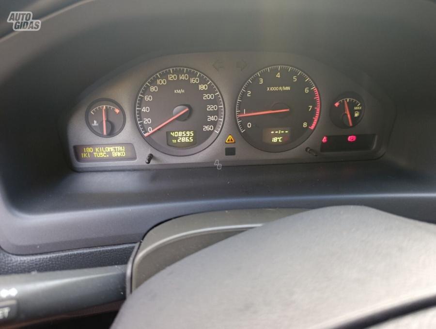 Grey Volvo XC70 2003 in Vilnius, with an engine capacity of 2.40 L and mileage of 405 thousand km for 1250 €, photo 16 on AUTOMOTO.COM.LV