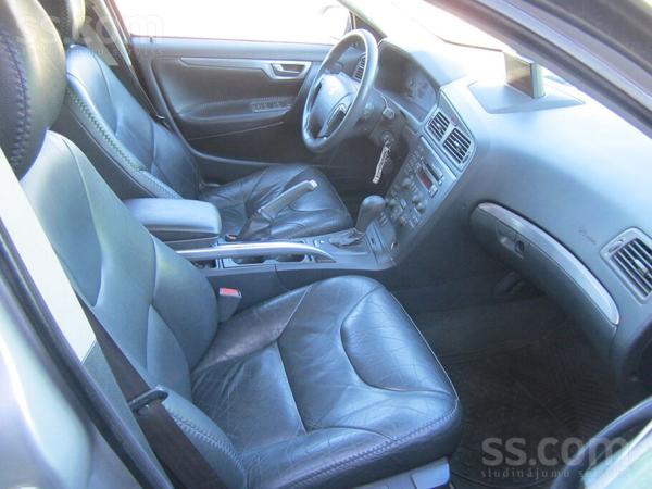 Grey Volvo XC70 2003 in Riga, with an engine capacity of 2.40 L and mileage of 0 thousand km for 1250 €, photo 6 on AUTOMOTO.COM.LV