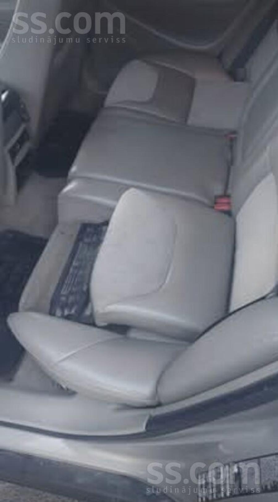 Grey Volvo XC70 2003 in Riga, with an engine capacity of 2.40 L and mileage of 350 thousand km for 2650 €, photo 9 on AUTOMOTO.COM.LV