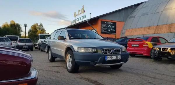 Pelēks Volvo XC70 2003 Valmiera, ar dzinēja tilpumu 2.40 L un nobraukumu 319 tūkst. km par 3000 €, foto 1 vietnē AUTOMOTO.COM.LV