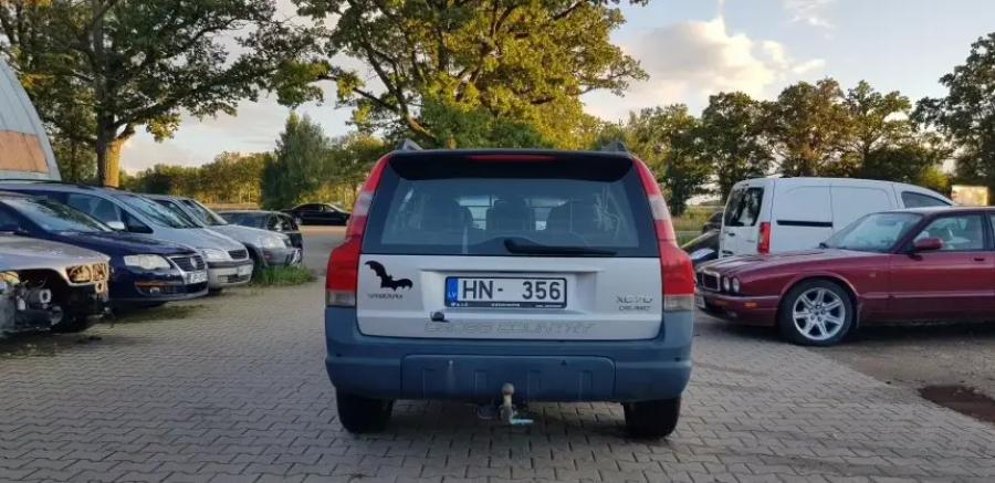 Grey Volvo XC70 2003 in Valmiera, with an engine capacity of 2.40 L and mileage of 319 thousand km for 3000 €, photo 5 on AUTOMOTO.COM.LV