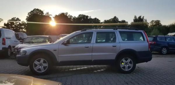 Pelēks Volvo XC70 2003 Valmiera, ar dzinēja tilpumu 2.40 L un nobraukumu 319 tūkst. km par 3000 €, foto 6 vietnē AUTOMOTO.COM.LV