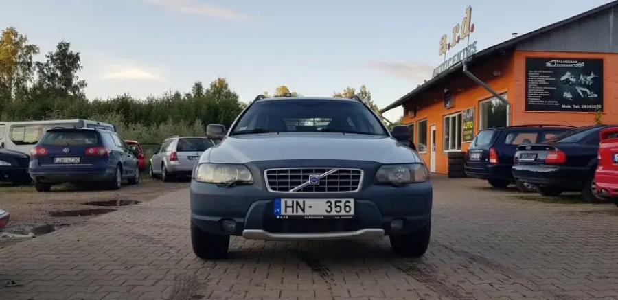 Grey Volvo XC70 2003 in Valmiera, with an engine capacity of 2.40 L and mileage of 319 thousand km for 3000 €, photo 9 on AUTOMOTO.COM.LV