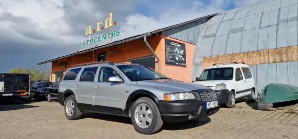 Pelēks Volvo XC70 2003 Valmiera, ar dzinēja tilpumu 2.50 L un nobraukumu 463 tūkst. km par 1650 €, foto 1 vietnē AUTOMOTO.COM.LV