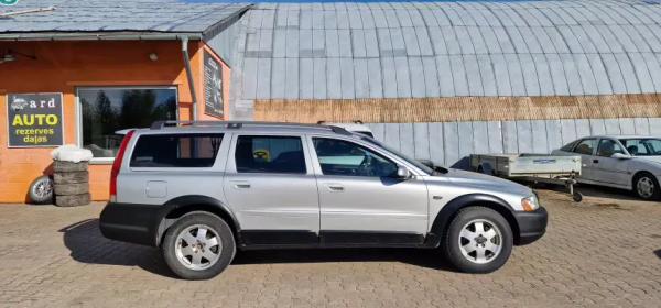 Pelēks Volvo XC70 2003 Valmiera, ar dzinēja tilpumu 2.50 L un nobraukumu 463 tūkst. km par 1650 €, foto 2 vietnē AUTOMOTO.COM.LV