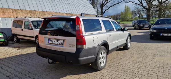 Pelēks Volvo XC70 2003 Valmiera, ar dzinēja tilpumu 2.50 L un nobraukumu 463 tūkst. km par 1650 €, foto 3 vietnē AUTOMOTO.COM.LV