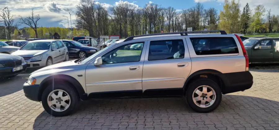 Grey Volvo XC70 2003 in Valmiera, with an engine capacity of 2.50 L and mileage of 463 thousand km for 1650 €, photo 6 on AUTOMOTO.COM.LV