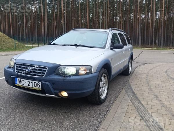 Grey Volvo XC70 2003 in Riga, with an engine capacity of 2.40 L and mileage of 515 thousand km for 1750 €, photo 1 on AUTOMOTO.COM.LV