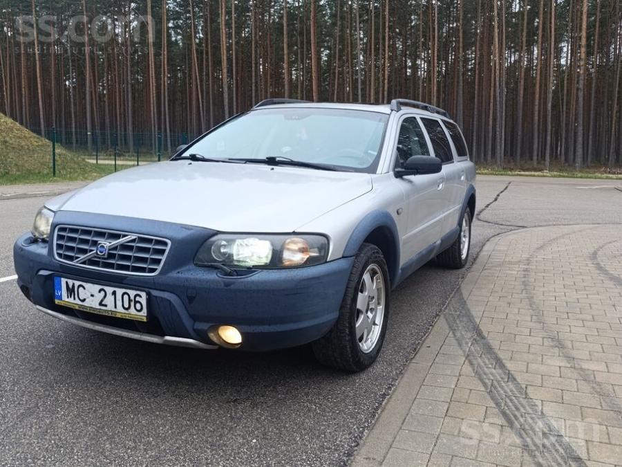 Grey Volvo XC70 2003 in Riga, with an engine capacity of 2.40 L and mileage of 515 thousand km for 1750 €, photo 1 on AUTOMOTO.COM.LV