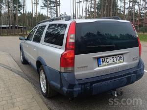 Grey Volvo XC70 2003 in Riga, with an engine capacity of 2.40 L and mileage of 515 thousand km for 1750 €, photo 5 on AUTOMOTO.COM.LV