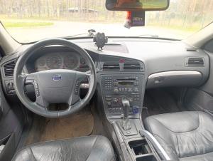 Grey Volvo XC70 2003 in Riga, with an engine capacity of 2.40 L and mileage of 515 thousand km for 1750 €, photo 6 on AUTOMOTO.COM.LV