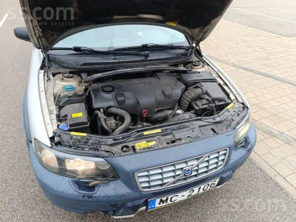Grey Volvo XC70 2003 in Riga, with an engine capacity of 2.40 L and mileage of 515 thousand km for 1750 €, photo 6 on AUTOMOTO.COM.LV