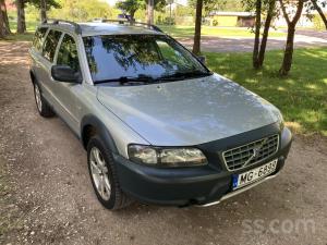 Pelēks Volvo XC70 2003 Jelgava, ar dzinēja tilpumu 2.40 L un nobraukumu 317 tūkst. km par 2450 €, foto  vietnē AUTOMOTO.COM.LV