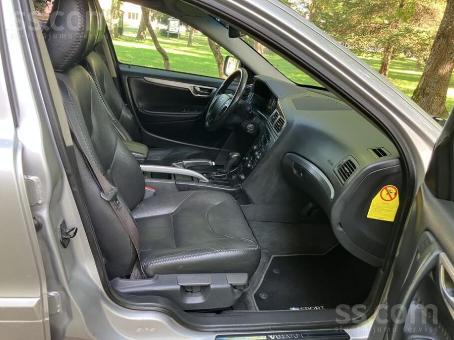 Pelēks Volvo XC70 2003 Jelgava, ar dzinēja tilpumu 2.40 L un nobraukumu 317 tūkst. km par 2450 €, foto 16 vietnē AUTOMOTO.COM.LV