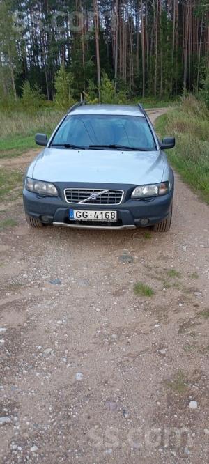 Volvo XC70 2003 in Riga on AUTOMOTO.COM.LV Grey Volvo XC70 2003 in Riga, with an engine capacity of 2.40 L and mileage of 293 thousand km for 1400 €, photo 1 on AUTOMOTO.COM.LV