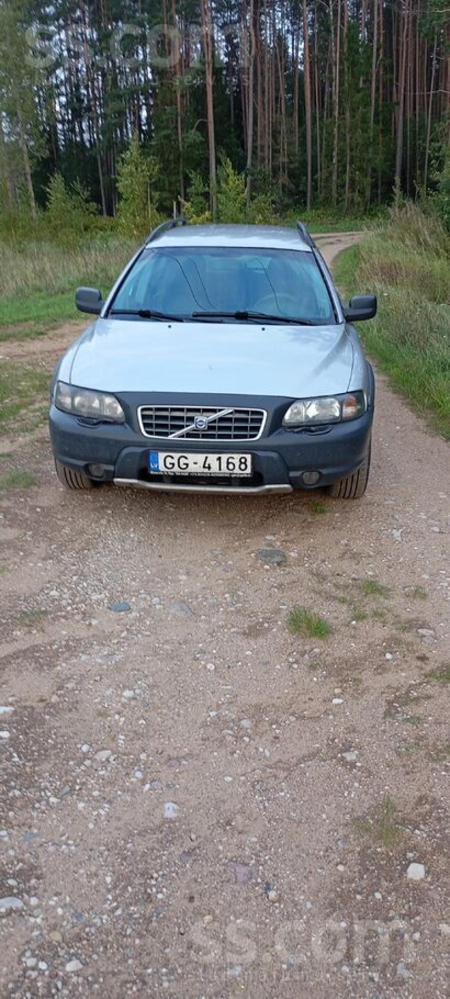Grey Volvo XC70 2003 in Riga, with an engine capacity of 2.40 L and mileage of 293 thousand km for 1400 €, photo 1 on AUTOMOTO.COM.LV