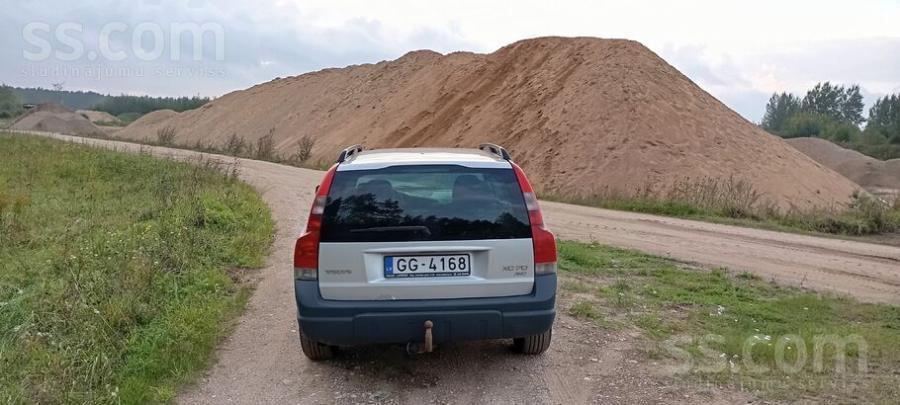 Grey Volvo XC70 2003 in Riga, with an engine capacity of 2.40 L and mileage of 293 thousand km for 1400 €, photo 3 on AUTOMOTO.COM.LV