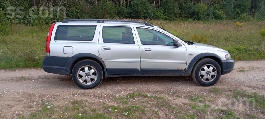 Grey Volvo XC70 2003 in Riga, with an engine capacity of 2.40 L and mileage of 293 thousand km for 1400 €, photo 4 on AUTOMOTO.COM.LV