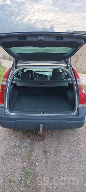 Grey Volvo XC70 2003 in Riga, with an engine capacity of 2.40 L and mileage of 293 thousand km for 1400 €, photo 5 on AUTOMOTO.COM.LV