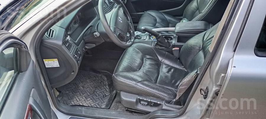 Grey Volvo XC70 2003 in Riga, with an engine capacity of 2.40 L and mileage of 293 thousand km for 1400 €, photo 6 on AUTOMOTO.COM.LV