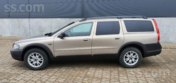 Pelēks Volvo XC70 2004 Rīga, ar dzinēja tilpumu 2.40 L un nobraukumu 345 tūkst. km par 3790 €, foto 3 vietnē AUTOMOTO.COM.LV