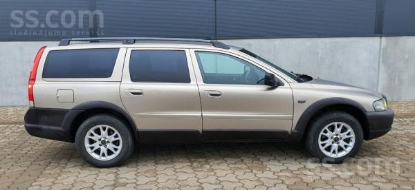Pelēks Volvo XC70 2004 Rīga, ar dzinēja tilpumu 2.40 L un nobraukumu 345 tūkst. km par 3790 €, foto 6 vietnē AUTOMOTO.COM.LV