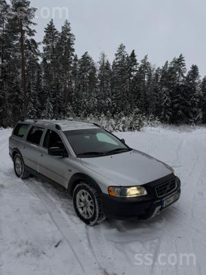 Pelēks Volvo XC70 2004 Rēzekne, ar dzinēja tilpumu 2.40 L un nobraukumu 276 tūkst. km par 3200 €, foto  vietnē AUTOMOTO.COM.LV