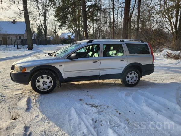 Pelēks Volvo XC70 2004 Rīga, ar dzinēja tilpumu 2.50 L un nobraukumu 272 tūkst. km par 2700 €, foto 1 vietnē AUTOMOTO.COM.LV