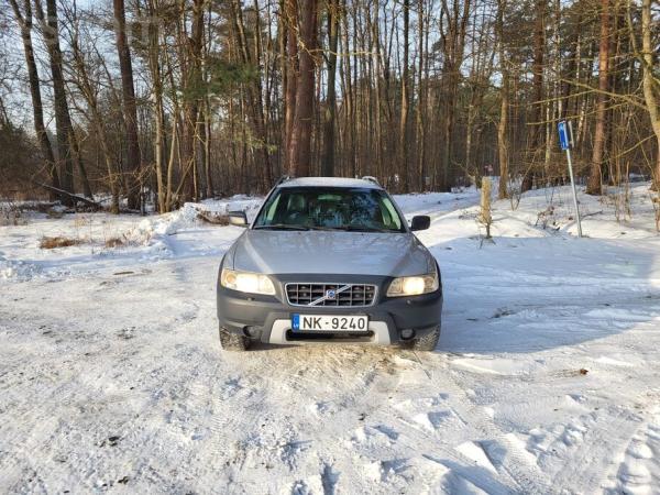 Pelēks Volvo XC70 2004 Rīga, ar dzinēja tilpumu 2.50 L un nobraukumu 272 tūkst. km par 2700 €, foto 2 vietnē AUTOMOTO.COM.LV