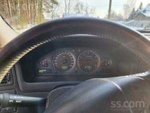 Pelēks Volvo XC70 2004 Rīga, ar dzinēja tilpumu 2.50 L un nobraukumu 272 tūkst. km par 2700 €, foto 4 vietnē AUTOMOTO.COM.LV