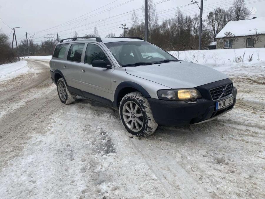 Grey Volvo XC70 2004 in Vilnius, with an engine capacity of 2.40 L and mileage of 550 thousand km for 2500 €, photo 1 on AUTOMOTO.COM.LV
