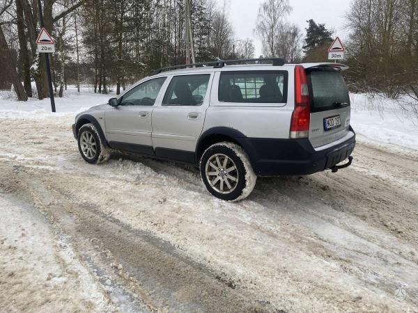 Pelēks Volvo XC70 2004 Viļņa, ar dzinēja tilpumu 2.40 L un nobraukumu 550 tūkst. km par 2500 €, foto 3 vietnē AUTOMOTO.COM.LV