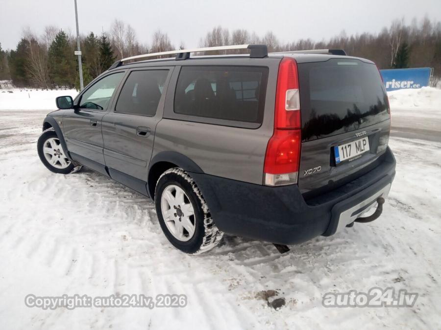 Pelēks Volvo XC70 2004 Rapla, ar dzinēja tilpumu 2.40 L un nobraukumu 385 tūkst. km par 3500 €, foto 5 vietnē AUTOMOTO.COM.LV
