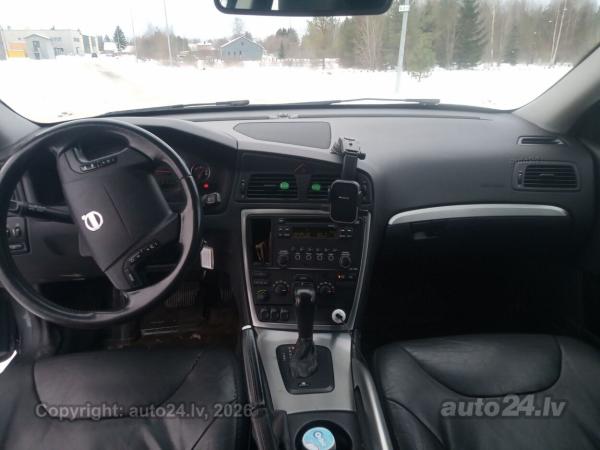 Pelēks Volvo XC70 2004 Rapla, ar dzinēja tilpumu 2.40 L un nobraukumu 385 tūkst. km par 3500 €, foto 8 vietnē AUTOMOTO.COM.LV