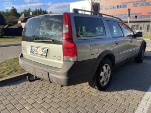 Pelēks Volvo XC70 2004 Viļņa, ar dzinēja tilpumu 2.50 L un nobraukumu 232 tūkst. km par 2100 €, foto  vietnē AUTOMOTO.COM.LV