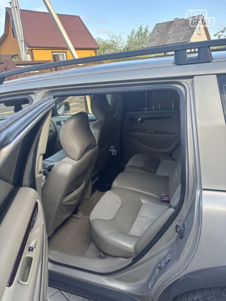 Grey Volvo XC70 2004 in Plunge, with an engine capacity of 2.40 L and mileage of 347 thousand km for 2500 €, photo 4 on AUTOMOTO.COM.LV
