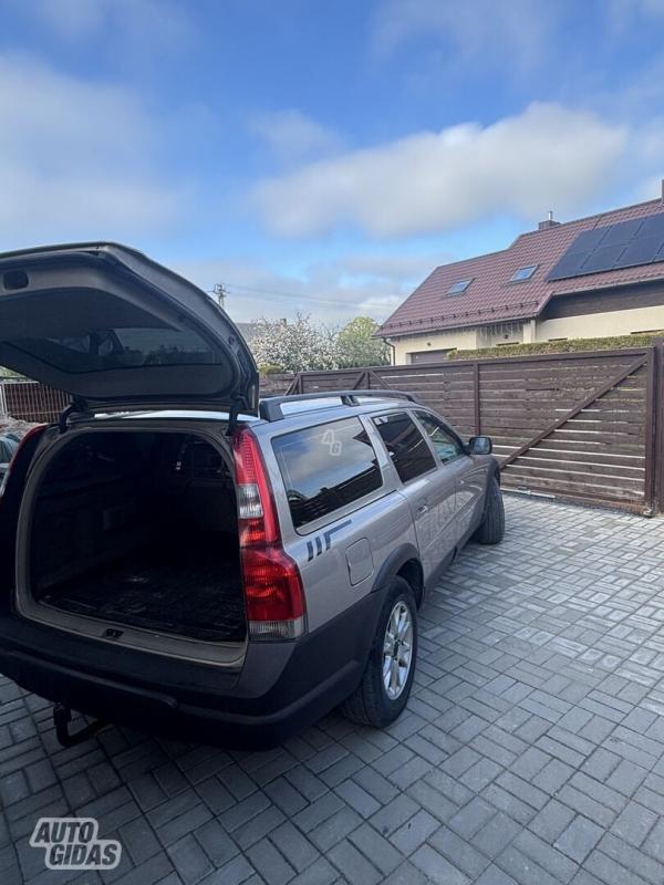 Grey Volvo XC70 2004 in Plunge, with an engine capacity of 2.40 L and mileage of 347 thousand km for 2500 €, photo 4 on AUTOMOTO.COM.LV