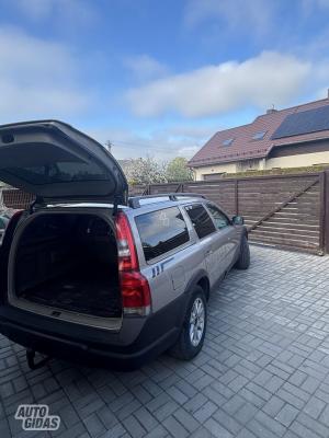 Grey Volvo XC70 2004 in Plunge, with an engine capacity of 2.40 L and mileage of 347 thousand km for 2500 €, photo 5 on AUTOMOTO.COM.LV