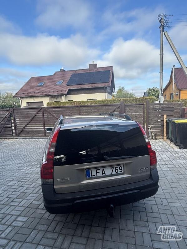 Grey Volvo XC70 2004 in Plunge, with an engine capacity of 2.40 L and mileage of 347 thousand km for 2500 €, photo 5 on AUTOMOTO.COM.LV