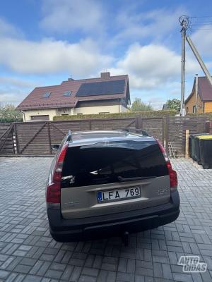 Grey Volvo XC70 2004 in Plunge, with an engine capacity of 2.40 L and mileage of 347 thousand km for 2500 €, photo 6 on AUTOMOTO.COM.LV