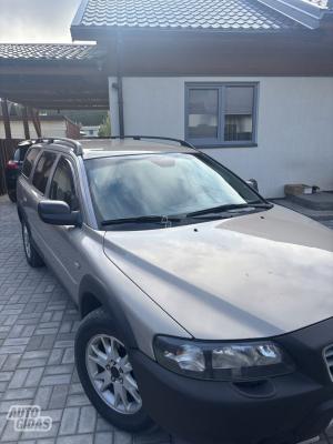 Grey Volvo XC70 2004 in Plunge, with an engine capacity of 2.40 L and mileage of 347 thousand km for 2500 €, photo 7 on AUTOMOTO.COM.LV