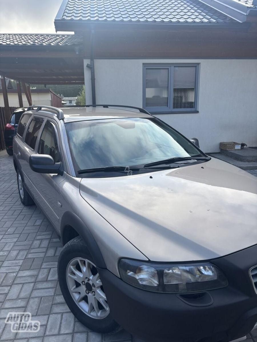 Grey Volvo XC70 2004 in Plunge, with an engine capacity of 2.40 L and mileage of 347 thousand km for 2500 €, photo 7 on AUTOMOTO.COM.LV